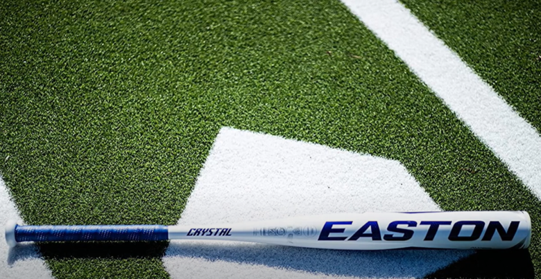 Softball vs. Baseball Bat: What’s the Difference? - SportProfy